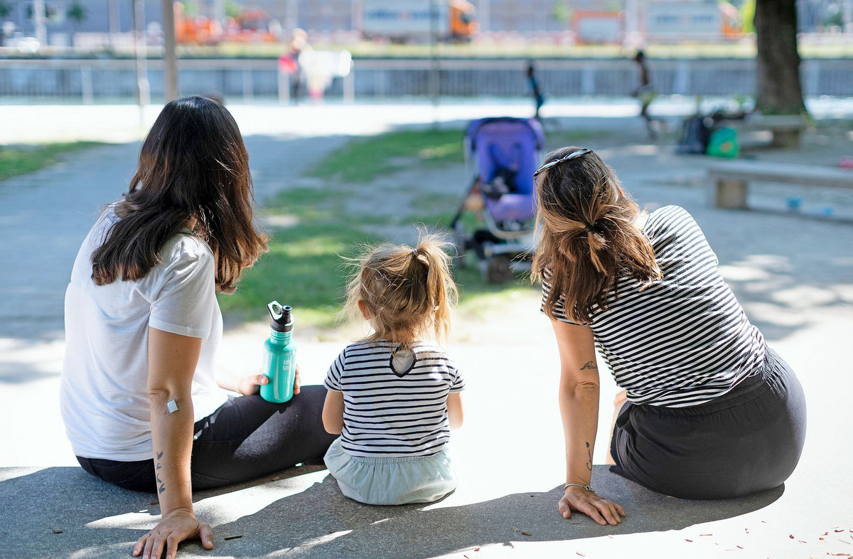 Swiss Review: Alternative families are here to stay – now they want ...