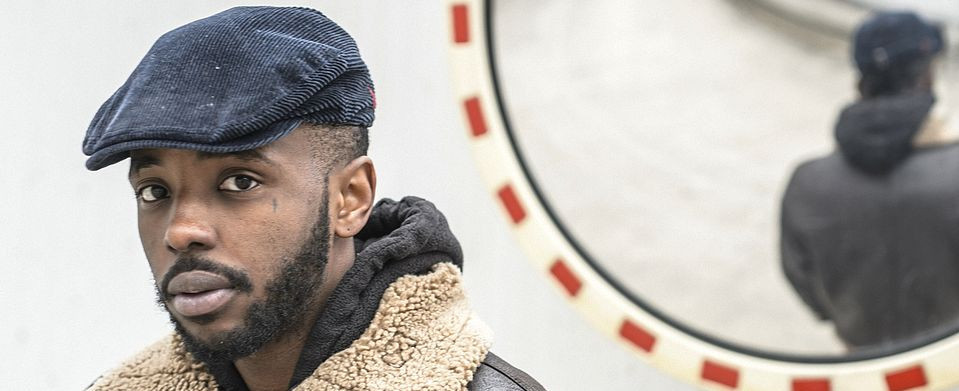 Swiss Review: Swiss rap is hip again in Geneva but poetic rather than ...